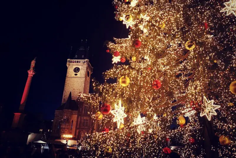 7 Radical Hacks To Save Big on Holiday Travel