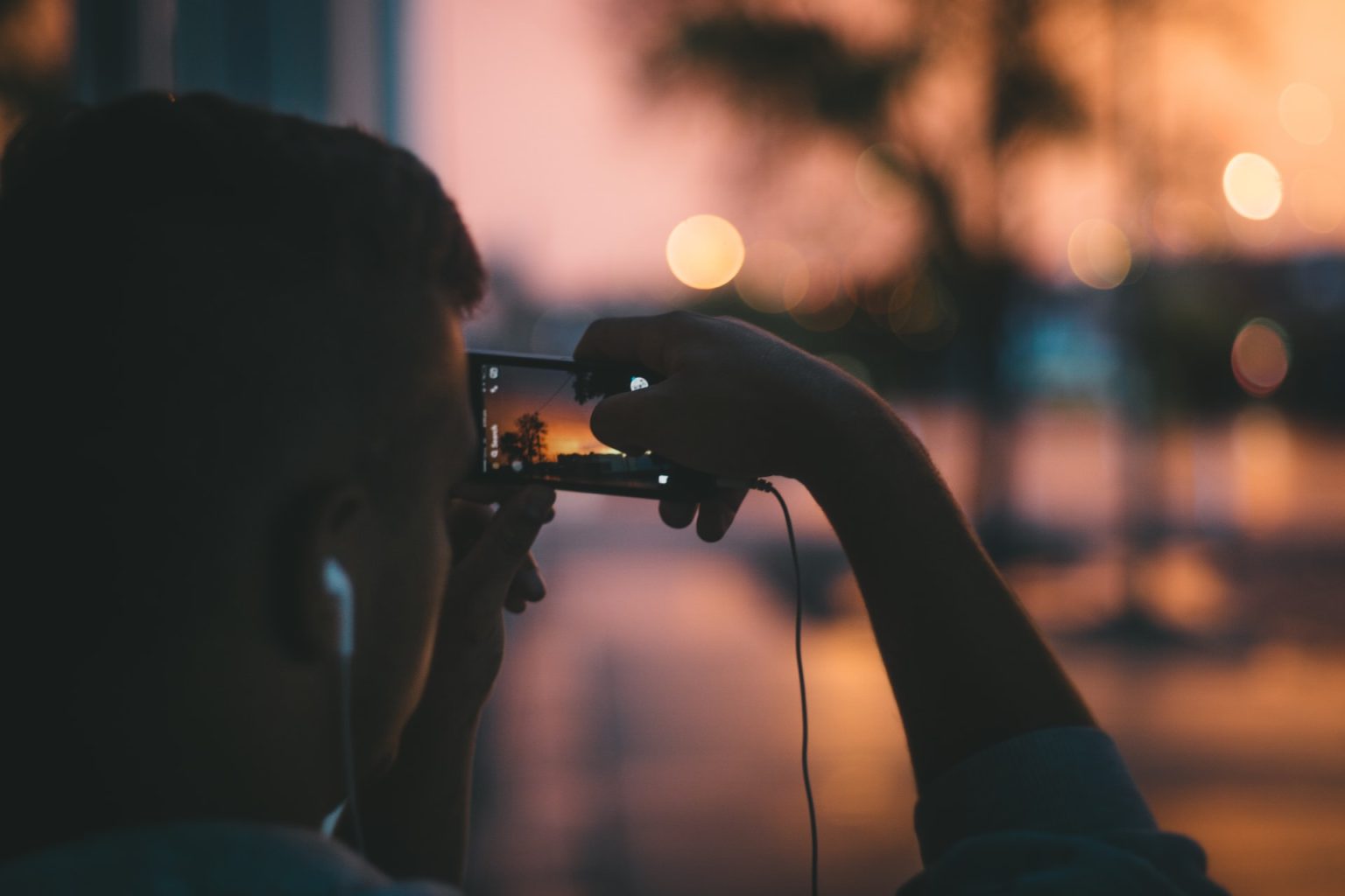 7 Ways to Use Your Mobile Phone in Australia Without Running Up Huge Bills