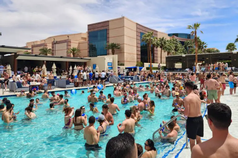 Best Vegas Hotel Pool Parties - 5 Hottest in Sin City