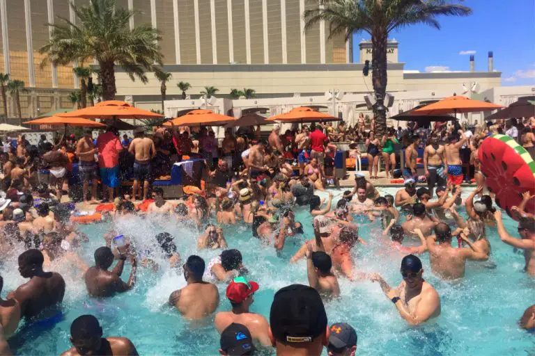 Best Vegas Hotel Pool Parties - 5 Hottest in Sin City