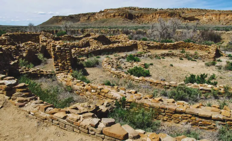 7 Jaw-Dropping Things to Do at Chaco Canyon 😲